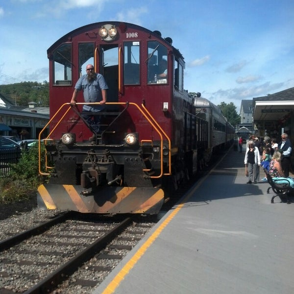 Winnipesaukee Scenic Railroad - Meredith Station - Train