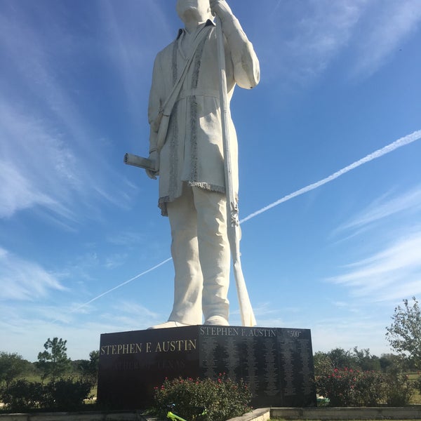 Stephen F. Austin (2006) statue by David Adickes - Hwy 288