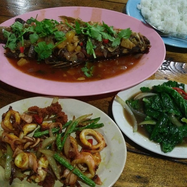 Ikan Bakar Pak Awang - Seafood Restaurant in Kuantan