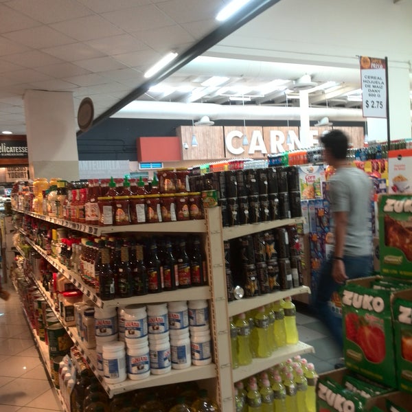 Super Selectos Plaza Mundo - Grocery Store in Soyapango