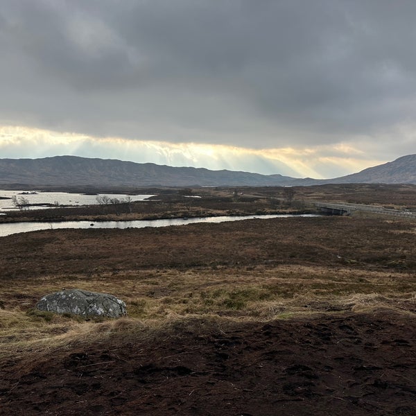 Loch A82 Loch Bà on Rannoch Moor - Scenic Lookout in Glencoe