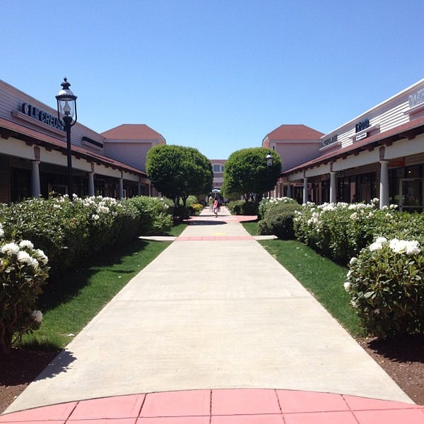 Wrentham Village Premium Outlets - 1 Premium Outlet Blvd