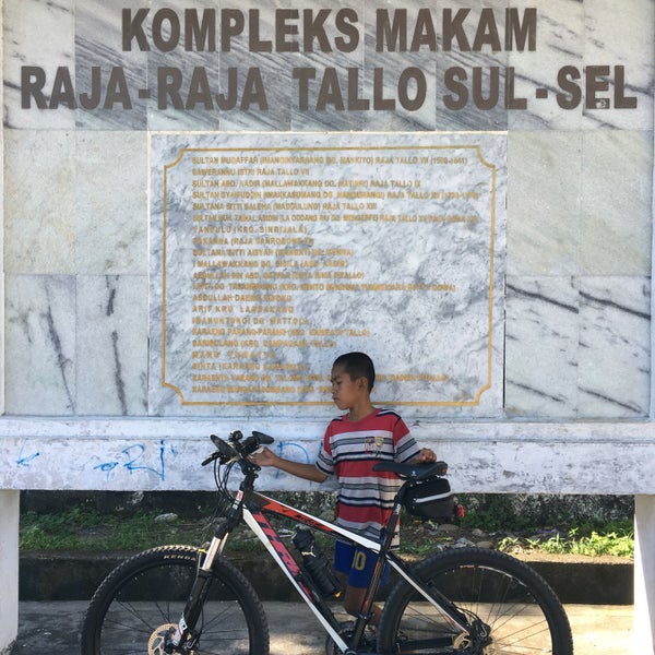 Kompleks Makam Raja-Raja Tallo - Historic and Protected Site in Makassar
