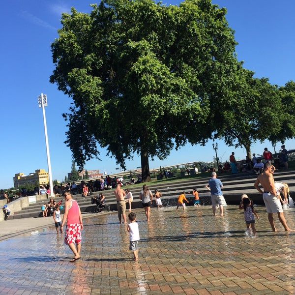 Bill Naito Legacy Fountain - Tom McCall Waterfront Park
