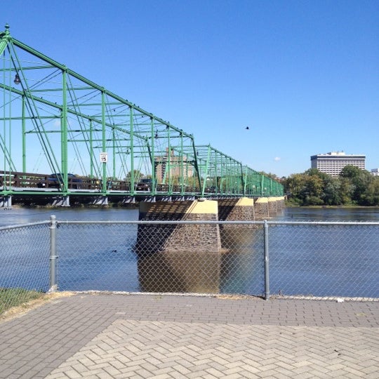 Calhoun Street Bridge - 6 tips from 568 visitors