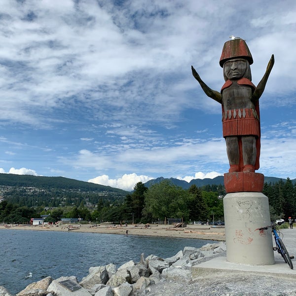 Squamish Nation Welcome Figure - Ambleside - Ambleside Beach