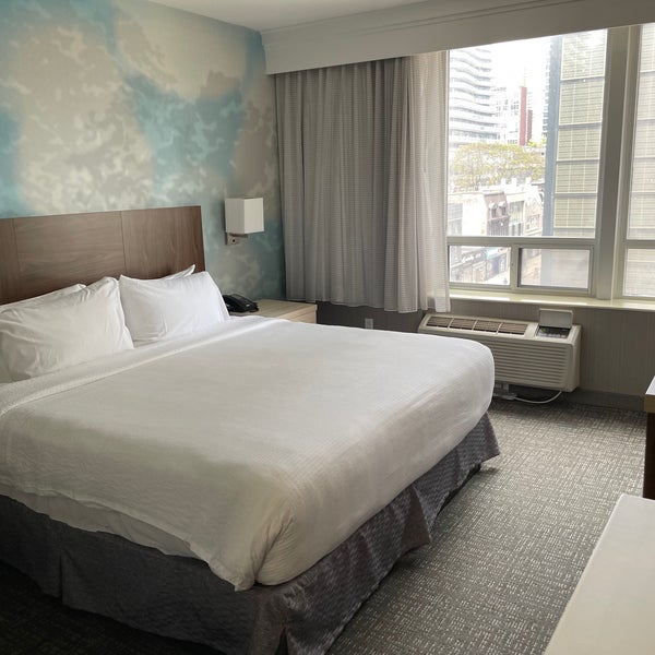 Courtyard by Marriott Toronto Downtown - Church and Wellesley - 475 ...