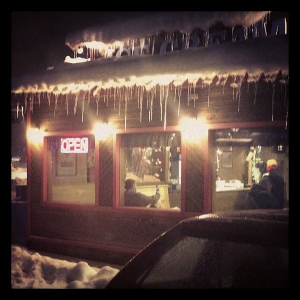 Dubs Hamburgers & Ice Cream - Burger Joint in Sandpoint