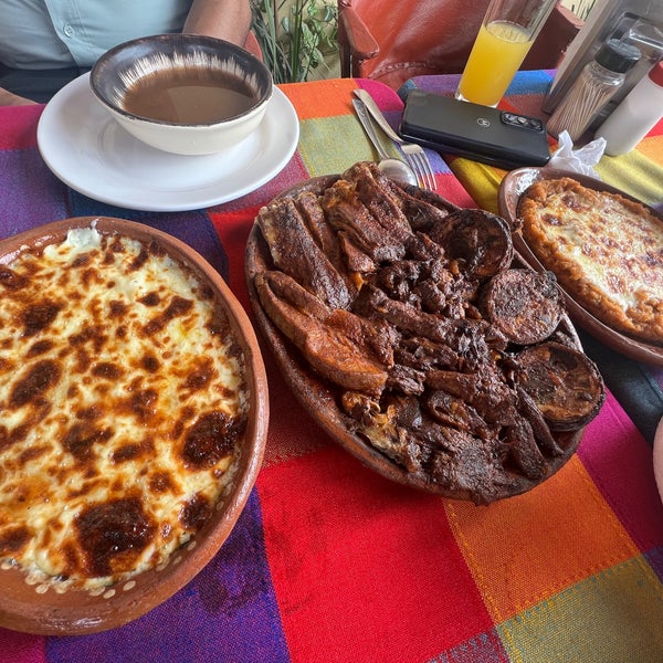 Birrieria Chololo - Mexican Restaurant