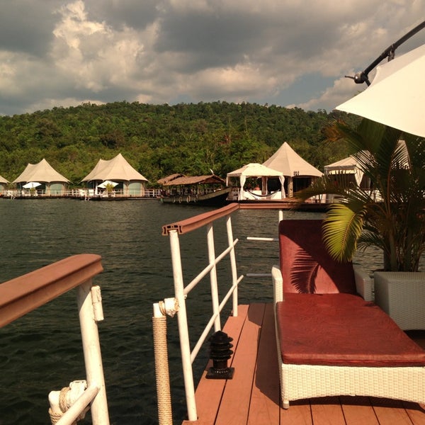 4 Rivers Floating Lodge