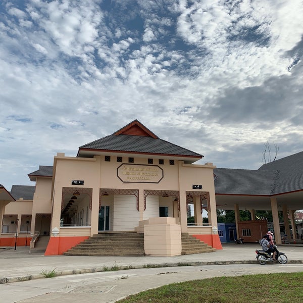 จุดผ่านแดนถาวร บ้านแหลม (Ban Laem Immigration Checkpoint)