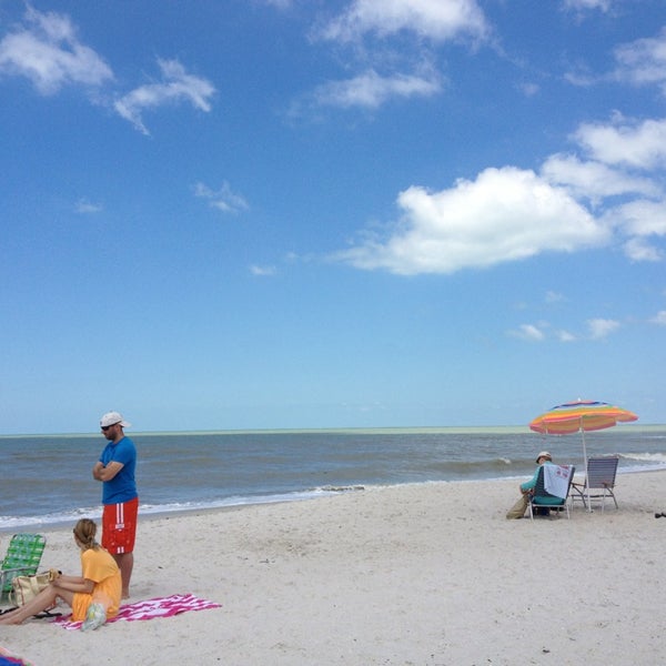 Via Miramar Beach - Beach in Moorings