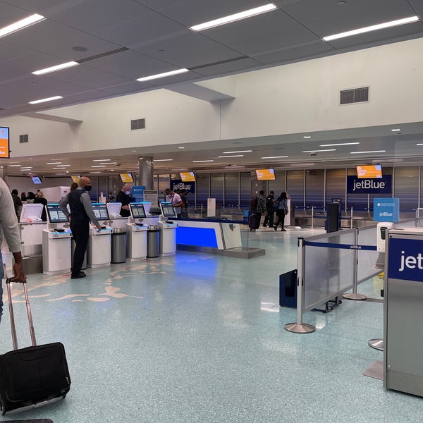 JetBlue Check-in - Airport Ticket Counter