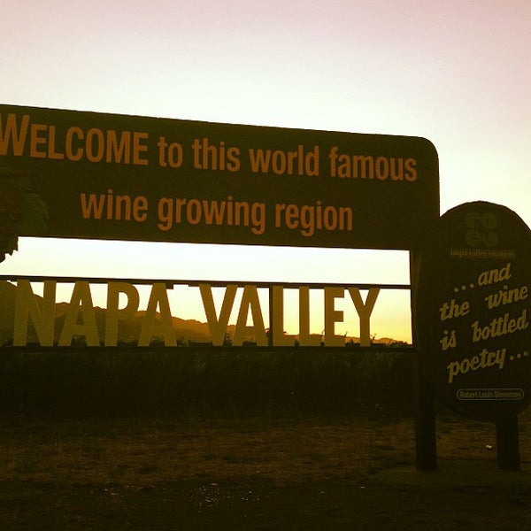 "Welcome to Napa Valley" Sign - Monument / Landmark