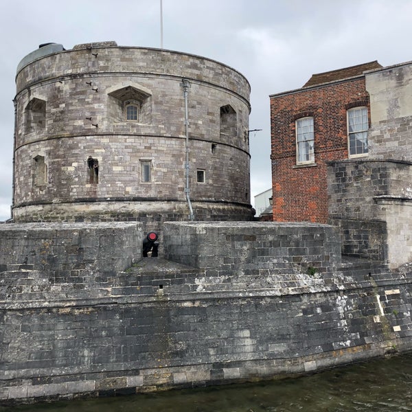 Calshot Castle - Castle