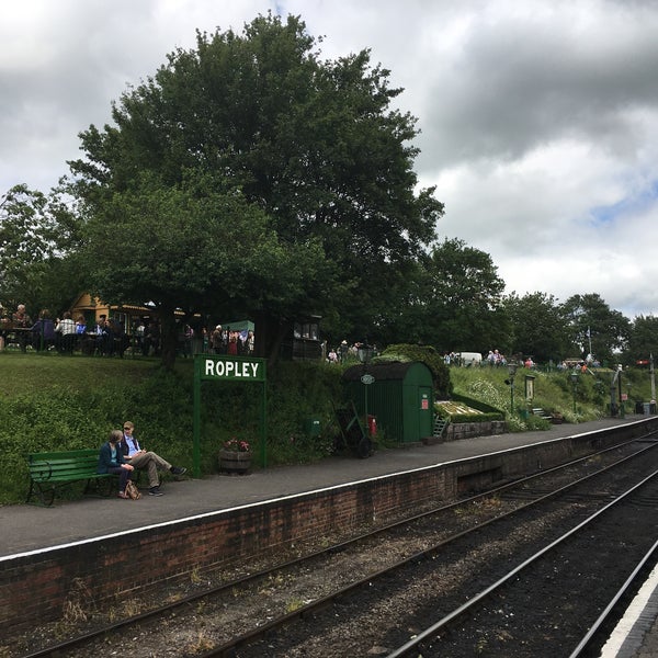 Ropley Railway Station (Watercress Line) - Rail Station in Ropley