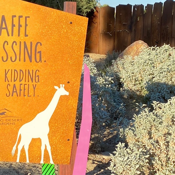 Giraffe Exhibit - 6 tips from 304 visitors
