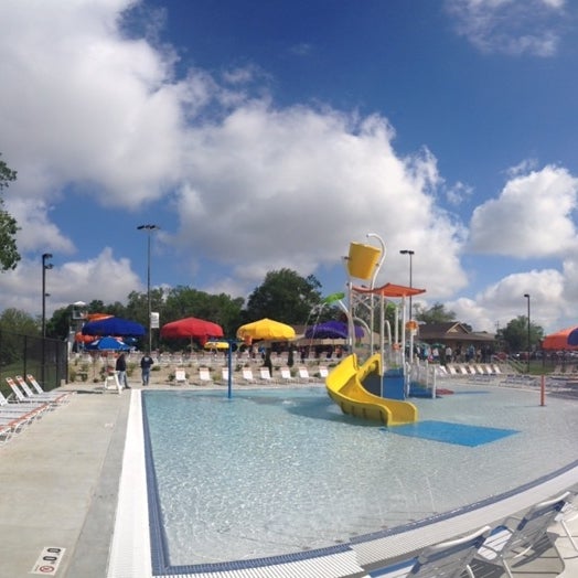 Franklin Family Aquatic Center - Pool in Franklin