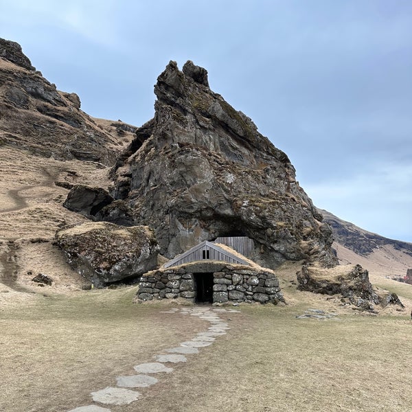 Rútshellir - Cave
