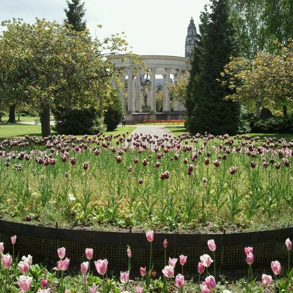Cathays Park - Cathays Park - 6 tips from 330 visitors