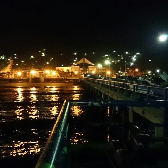 Muelle, Puerto La Libertad. - Beach