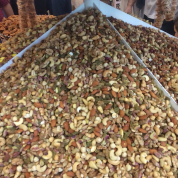 Photos at Tavazo Asl Nuts & Fruits | آجیل و خشکبار تواضع اصل - Candy ...