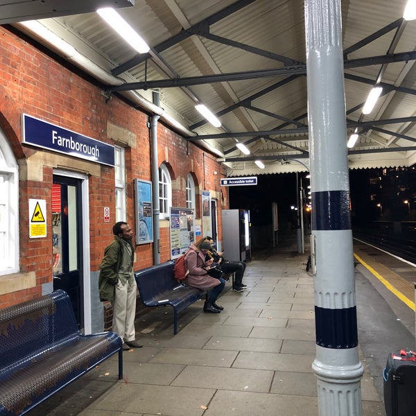 Farnborough Main Railway Station (FNB) - Rail Station in Farnborough
