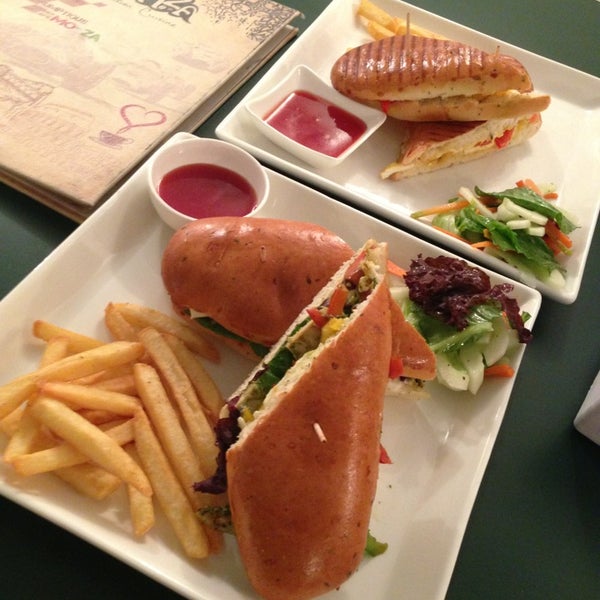 Cafe Monza - Navi Mumbai, Mahārāshtra