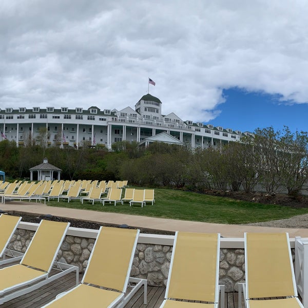 Esther Williams Swimming Pool - 141 visitors