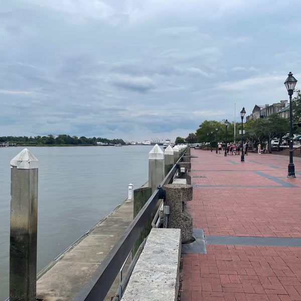 John P. Rousakis Riverfront Plaza - Plaza in Savannah
