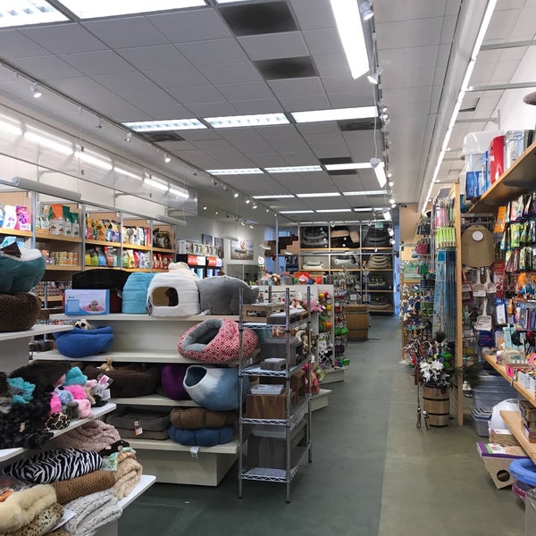 Bow Wow Meow - Pet Supplies Store in Menlo Park