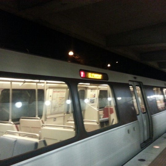 WMATA Red Line Metro - Train in Washington