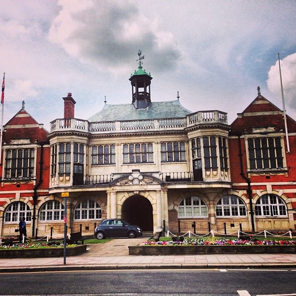 Hendon Library - Hendon - The Burroughs