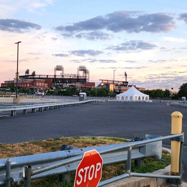Photos at Braxton's Animal Works - Pet Store