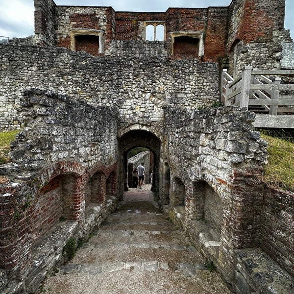 Farnham Castle - Castle