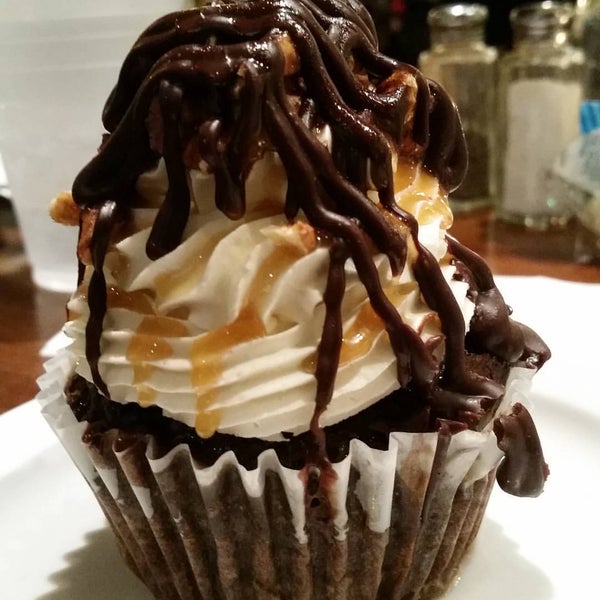 Russell's Cafe & Bakery - Café in Fenton