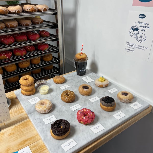 Queensberry Donut House - Donut Shop in 서울특별시
