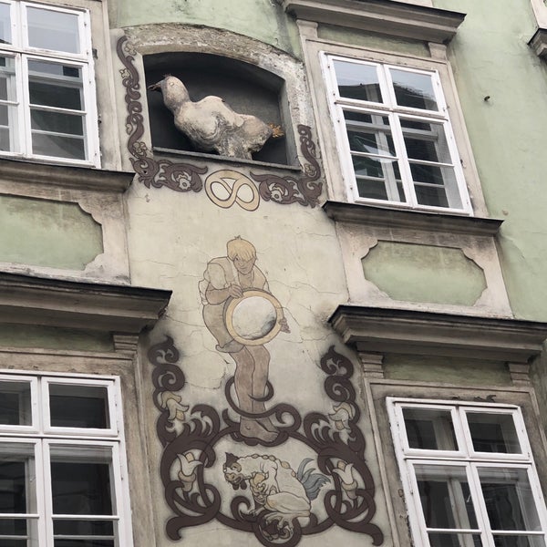 Basiliskenhaus - Monument in Wien