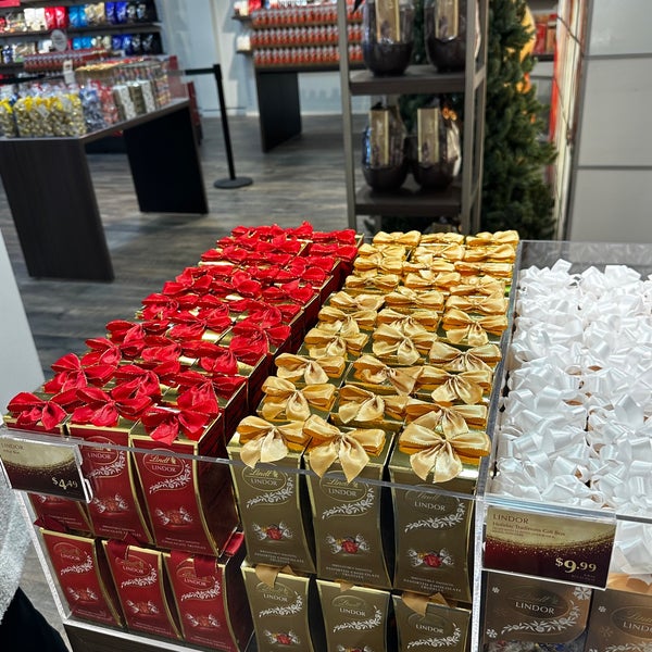 Lindt Outlet - Chocolate Store