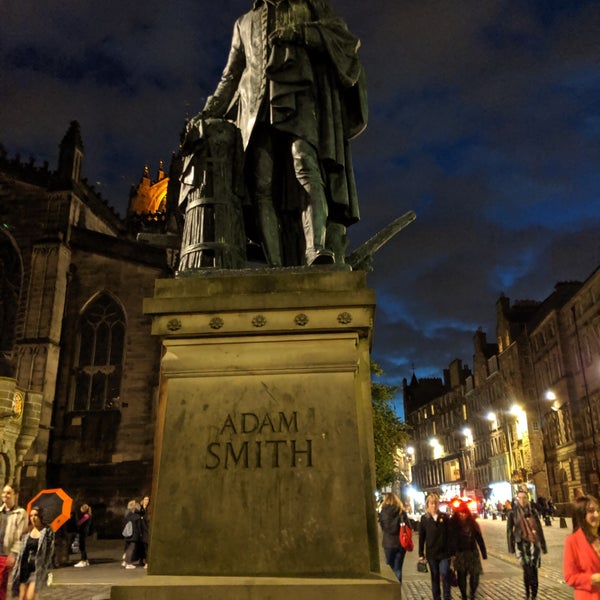 Adam Smith Statue - Outdoor Sculpture in Edinburgh