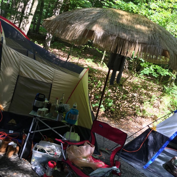 Hillside Hut Break Neck Campground