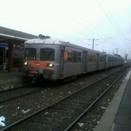 Photos at Gare SNCF de Creil - Place Charles de Gaulle