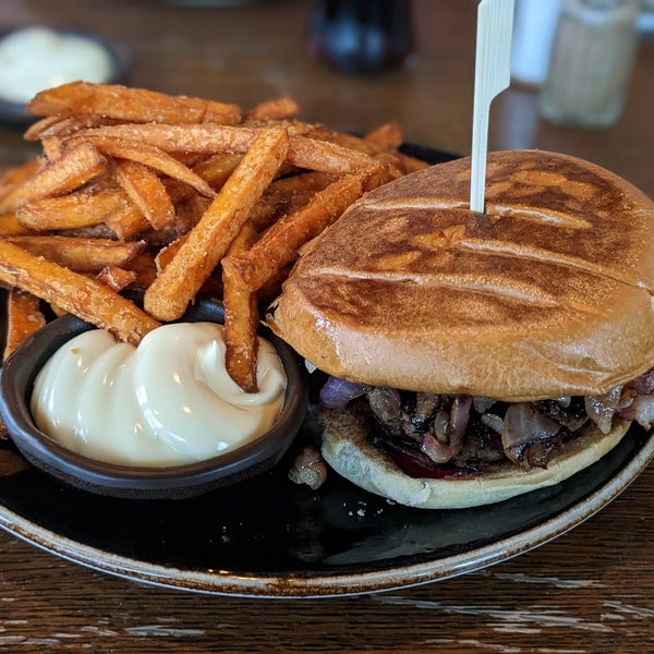 Cowboys Burger Saloon - 28 tips