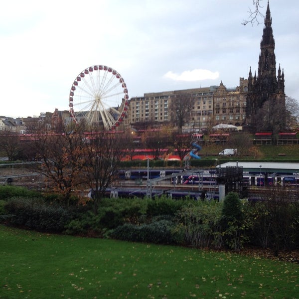 Photos at Waverley Bridge - Waverley Station - Edinburgh, Edinburgh