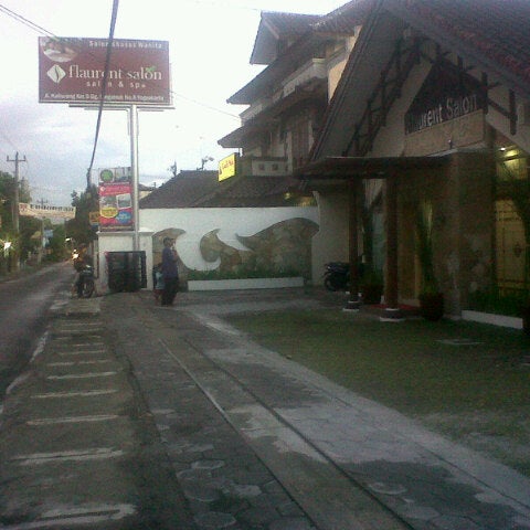 flaurent salon jalan seturan - Kevin Vaughan