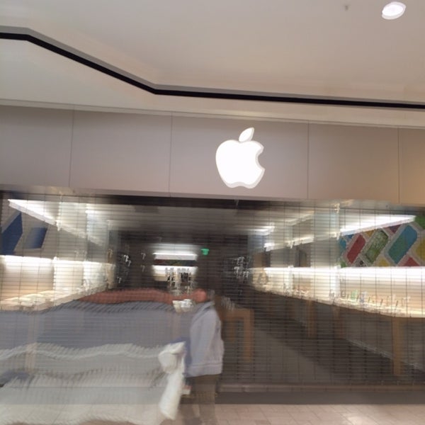 Photos at Apple MacArthur Center - Downtown Norfolk - 23 tips