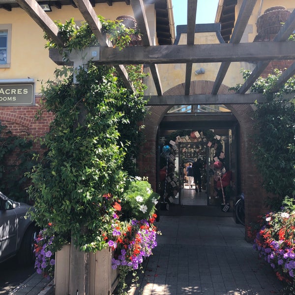 Compton Acres - 9 tips from 207 visitors