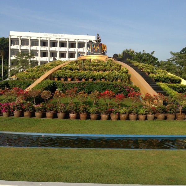 มหาวิทยาลัยรามคำแหง (Ramkhamhaeng University) - University