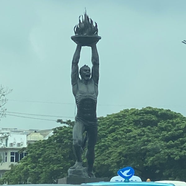 Photos at Patung Pemuda Membangun - Bundaran Senayan - Monument in ...