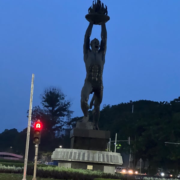 Photos at Patung Pemuda Membangun - Bundaran Senayan - Monument in ...